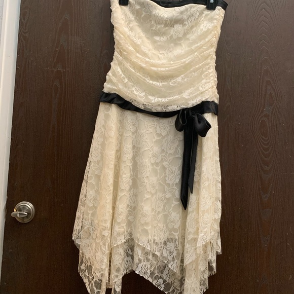Hourglass | Dresses | Hourglass Lace Dress | Poshmark
